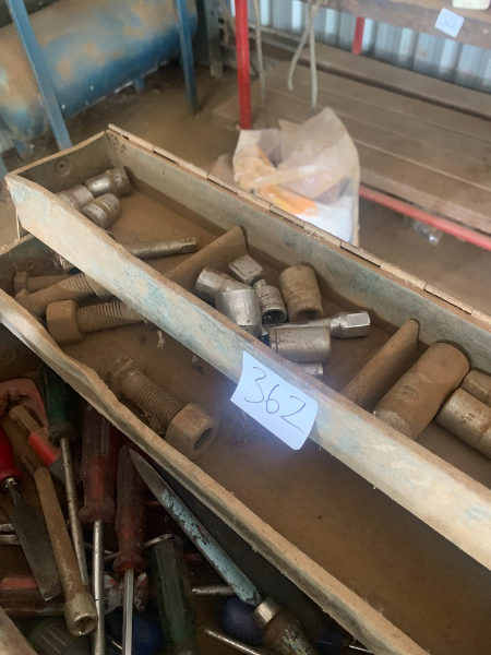 Lot 362 - TOOL BOX AND ASSORTED TOOLS | AuctionsPlus