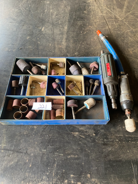 Lot 221 - PNEUMATIC DRIVER X 2 WITH GRINDING/POLSIHING BITS | AuctionsPlus