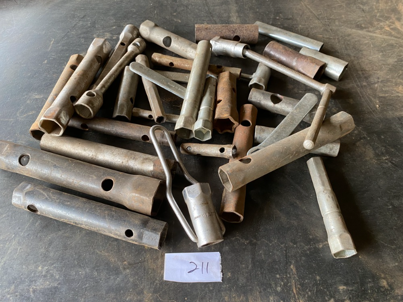 Lot 211 - TUBULAR SOCKETS AND MORE | AuctionsPlus