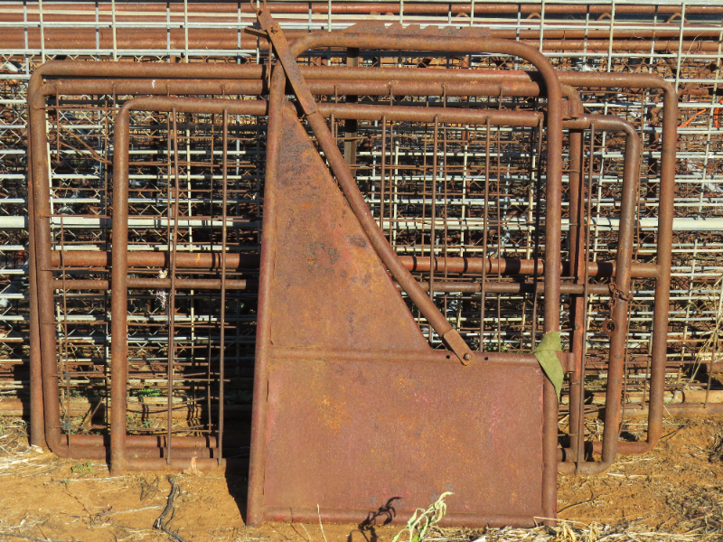 Lot 214 - 3x old steel gates and a head bale. | AuctionsPlus