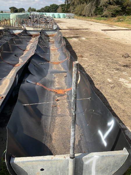 Lot 44 - Pad feeder trough | AuctionsPlus