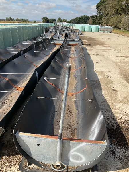Lot 49 - Pad feeder trough | AuctionsPlus