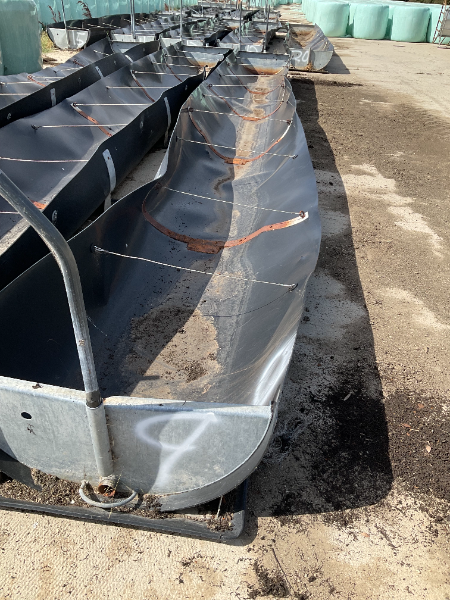 Lot 52 - Pad feeder trough | AuctionsPlus