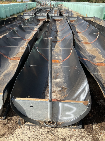 Lot 56 - Pad feeder trough | AuctionsPlus
