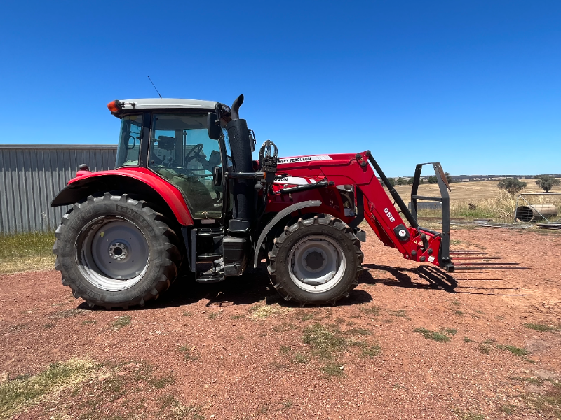 Lot 125 - Massey Ferguson 6612 Tractor with 956 Front End Loader ...