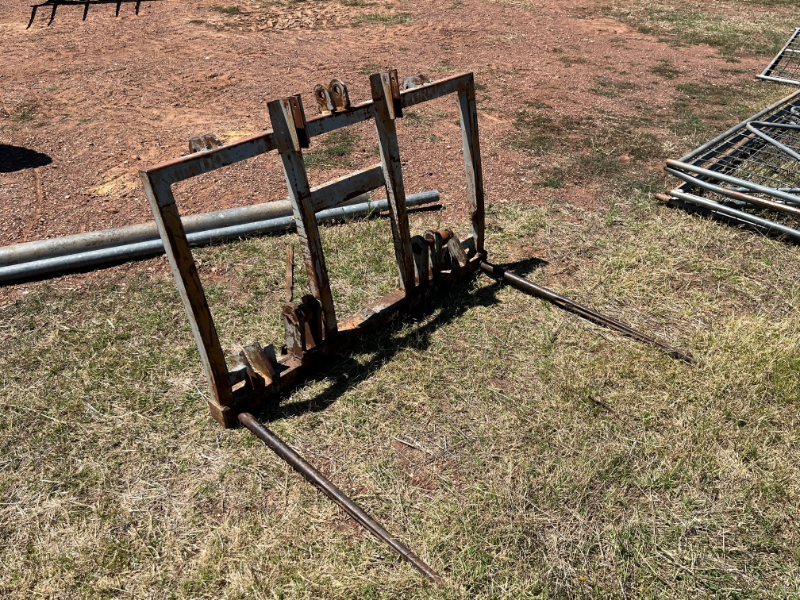 Lot 172 - 3PL Hay Forks | AuctionsPlus