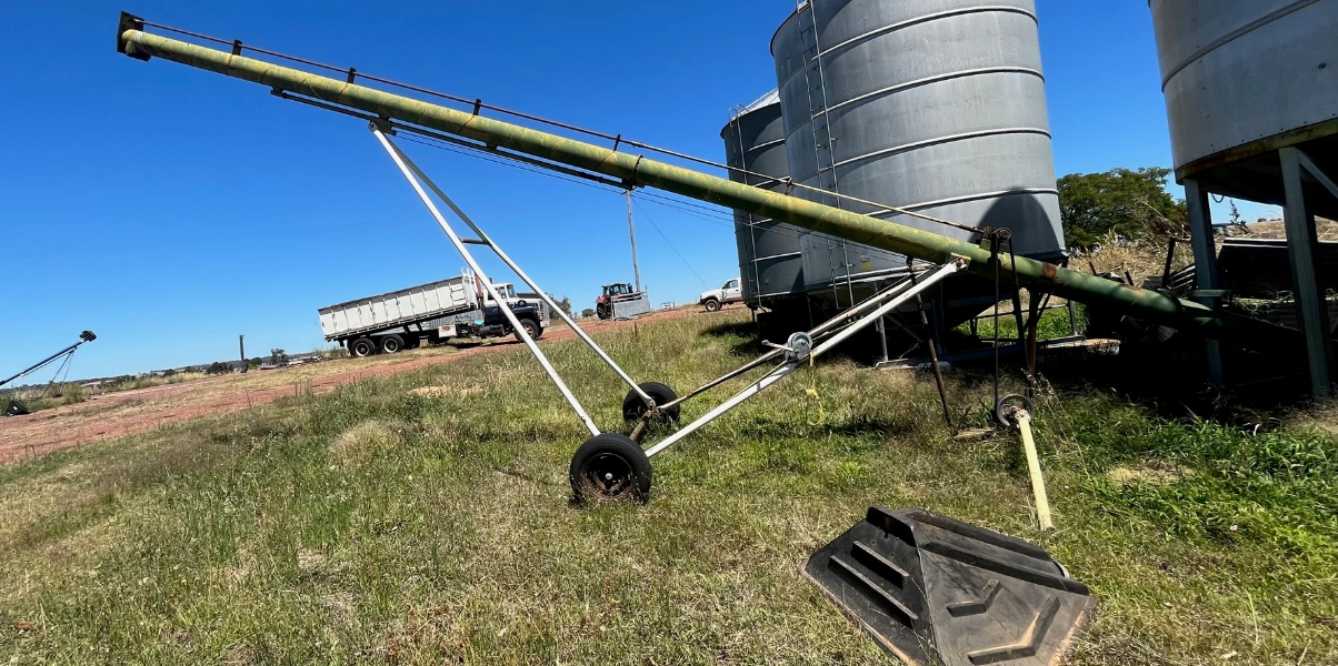 Lot 130 - Fastflow 40ft X 8 inch Auger | AuctionsPlus
