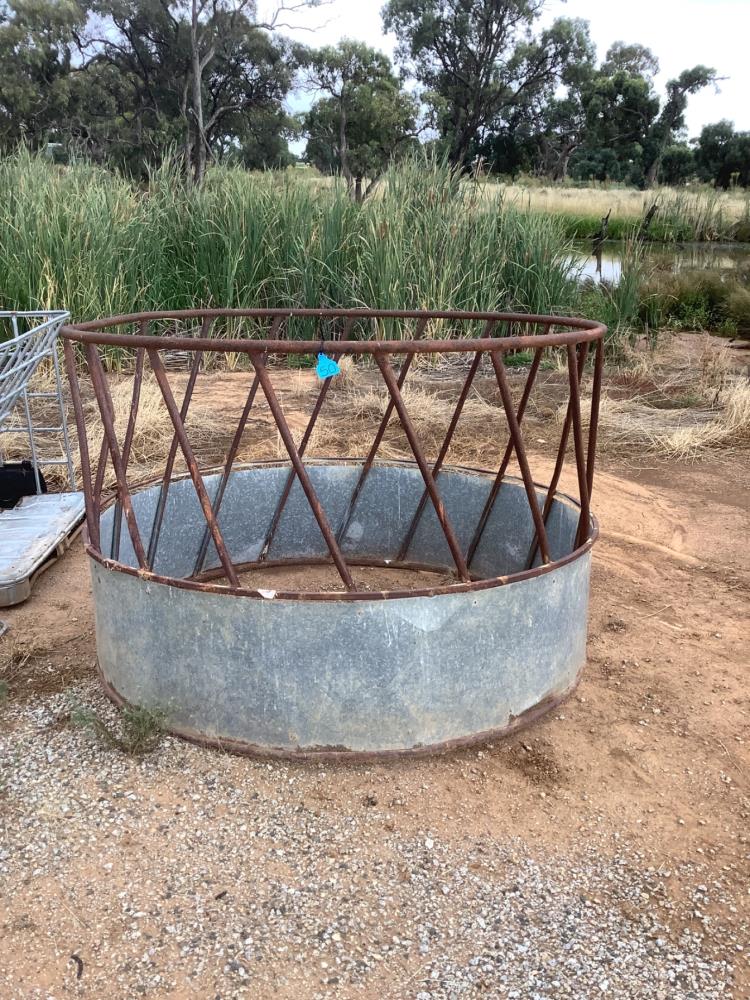 Lot 50 - Round Hay Ring | AuctionsPlus
