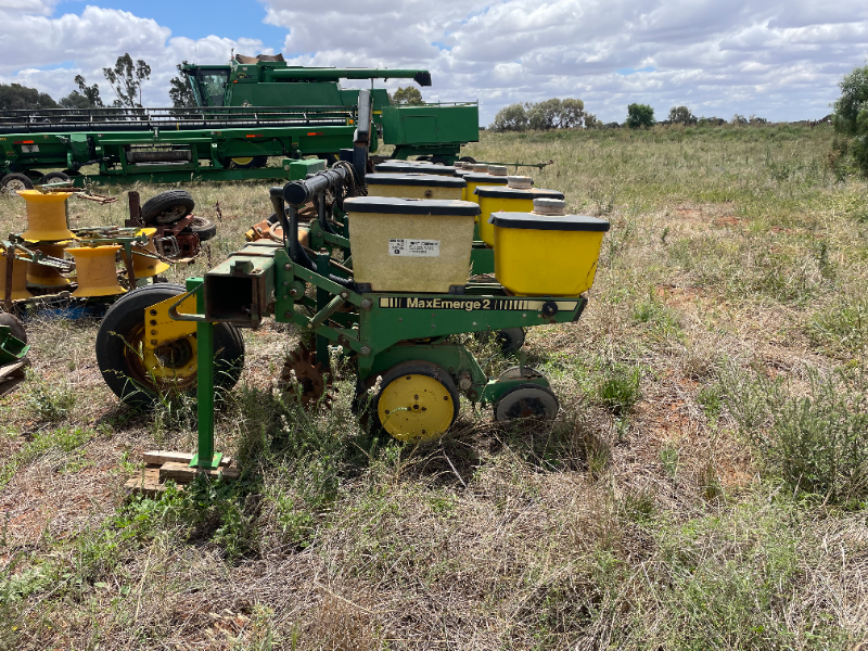 Lot 15 - John Deere multi max planter | AuctionsPlus