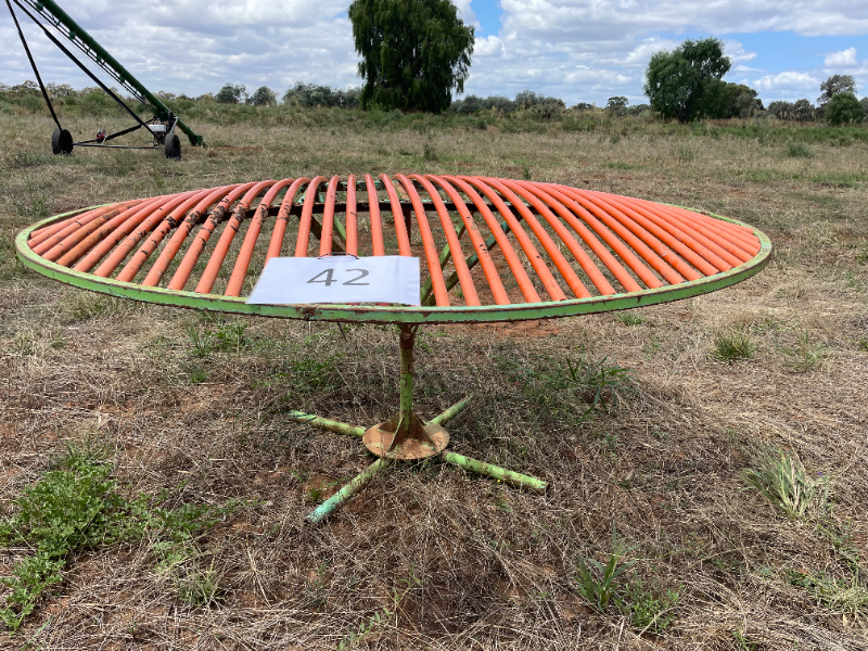 Lot 42 - Pivoting round wool table | AuctionsPlus