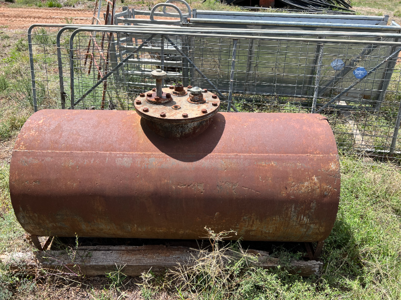 Lot 88 - Tank & Front End Blade | AuctionsPlus