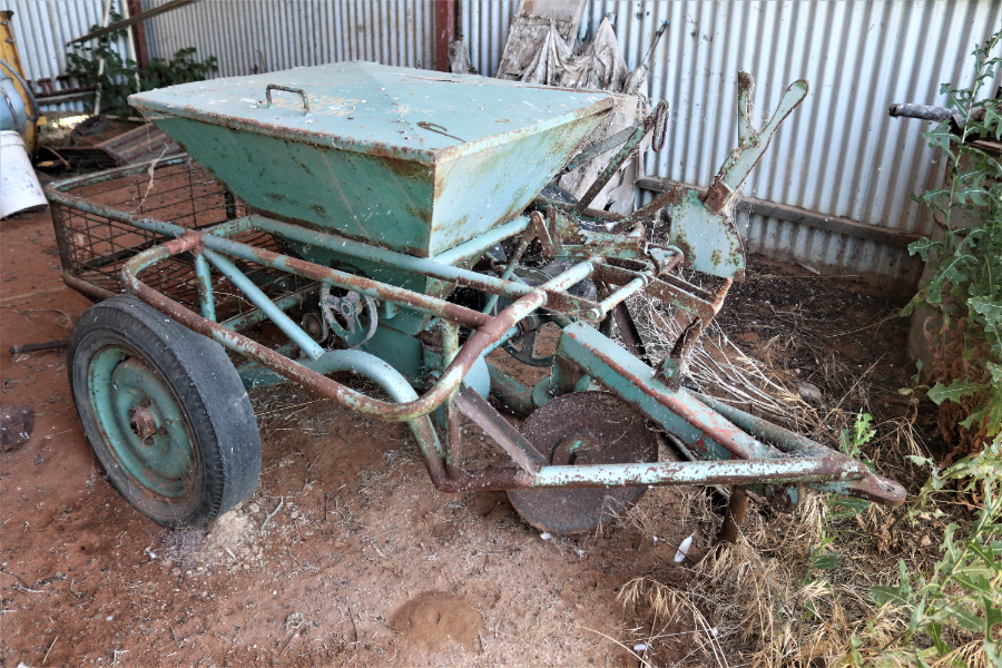 Lot 45 - Pohlner Engineering poison cart. | AuctionsPlus