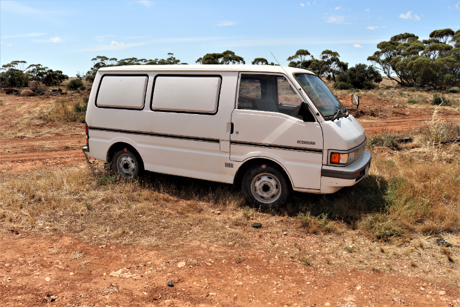 Lot 88 - Ford Econovan (1998). | AuctionsPlus
