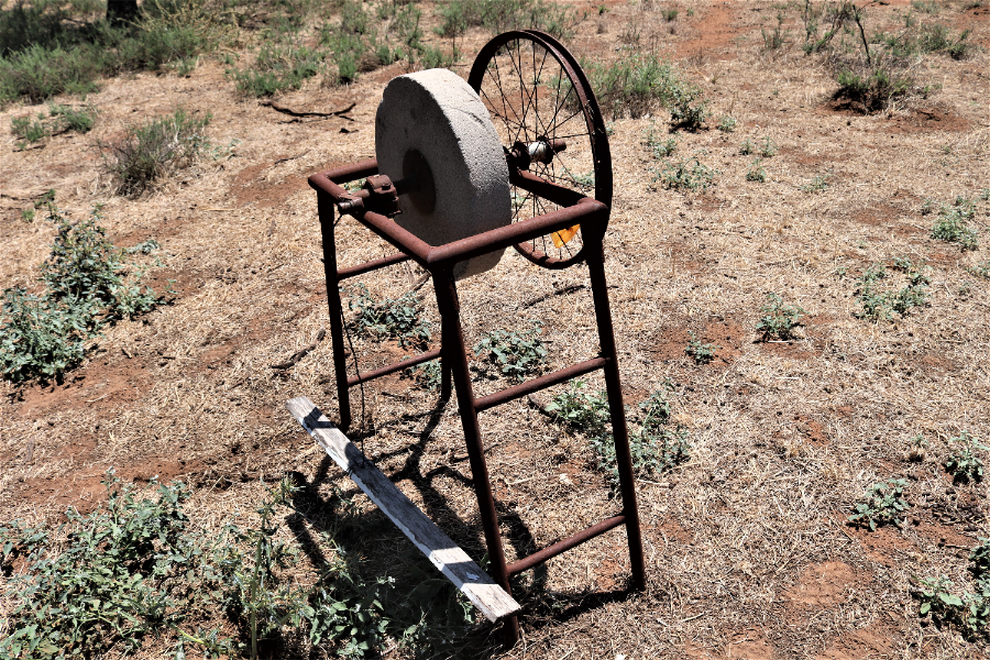 Lot 118 - Grinding stone on frame. | AuctionsPlus