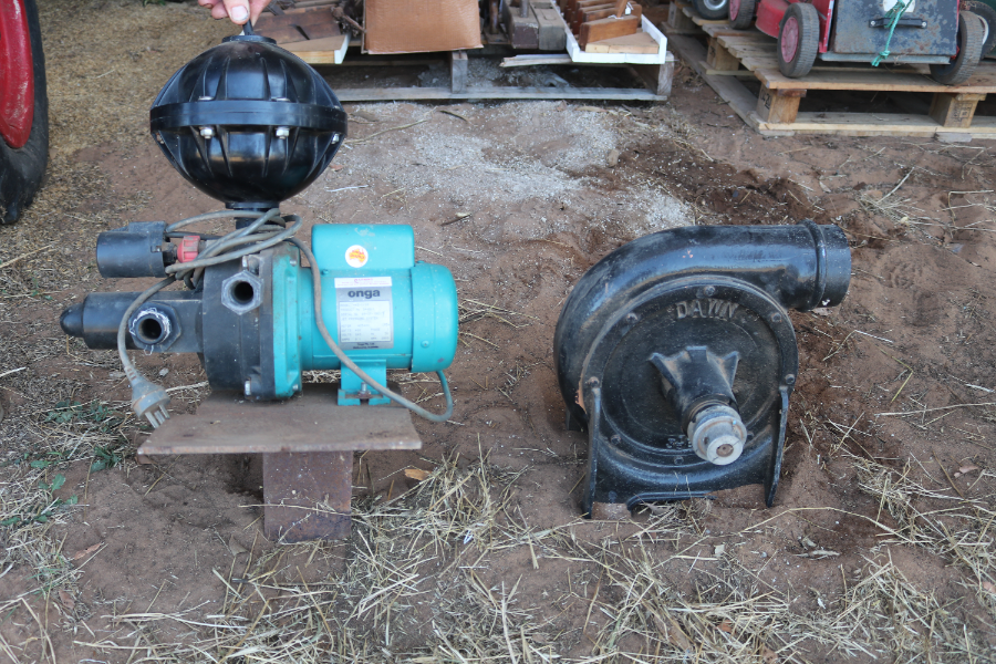 Lot 160 - Dawn Pump & Onga pump. | AuctionsPlus