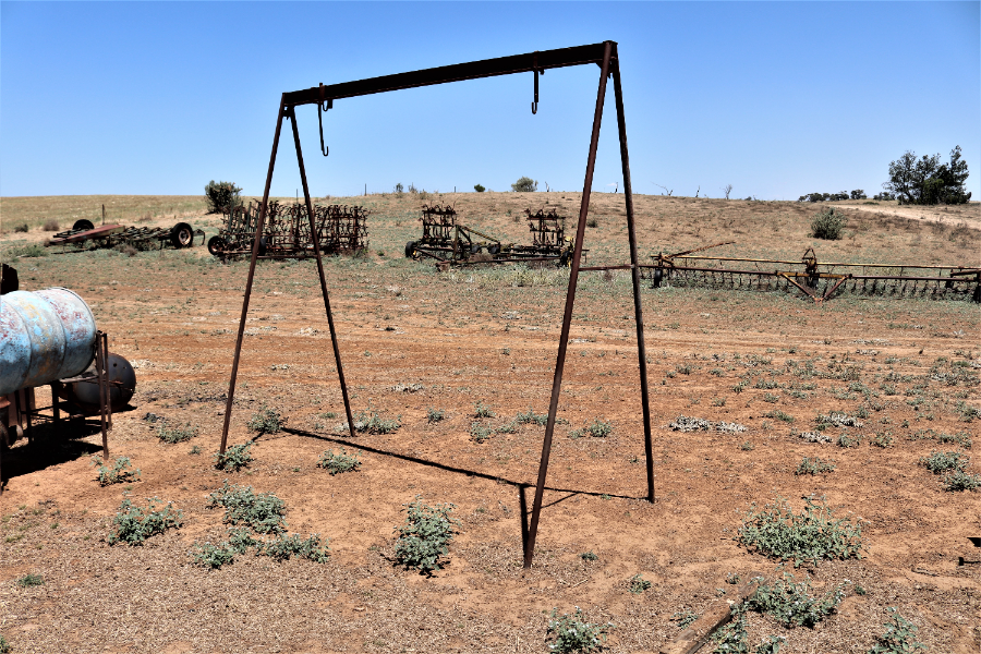 Lot 169 - A-frame gantry, 2.3m wide. | AuctionsPlus