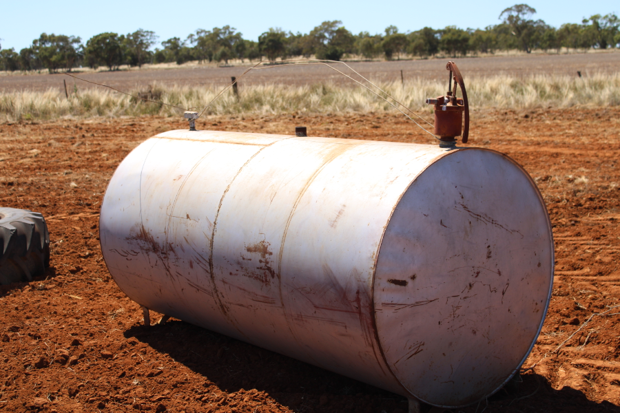Lot 60 - 2000lts free standing fuel tank | AuctionsPlus