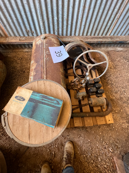 Lot 39 - Fordson Major Parts | AuctionsPlus