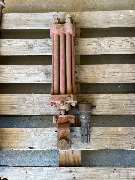 Lot 76 - Ram & 1000 to 540 Pto adaptor | AuctionsPlus