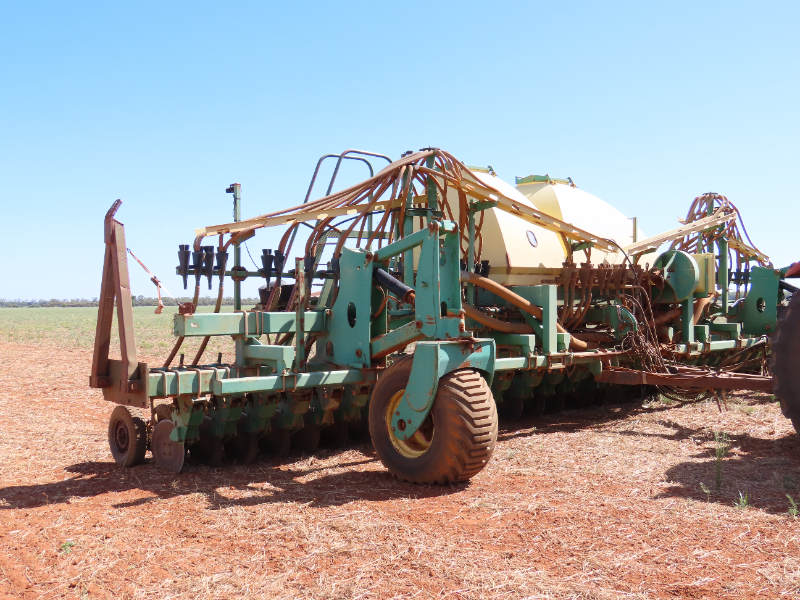Lot 74 - Daybreak Disc Planter | AuctionsPlus