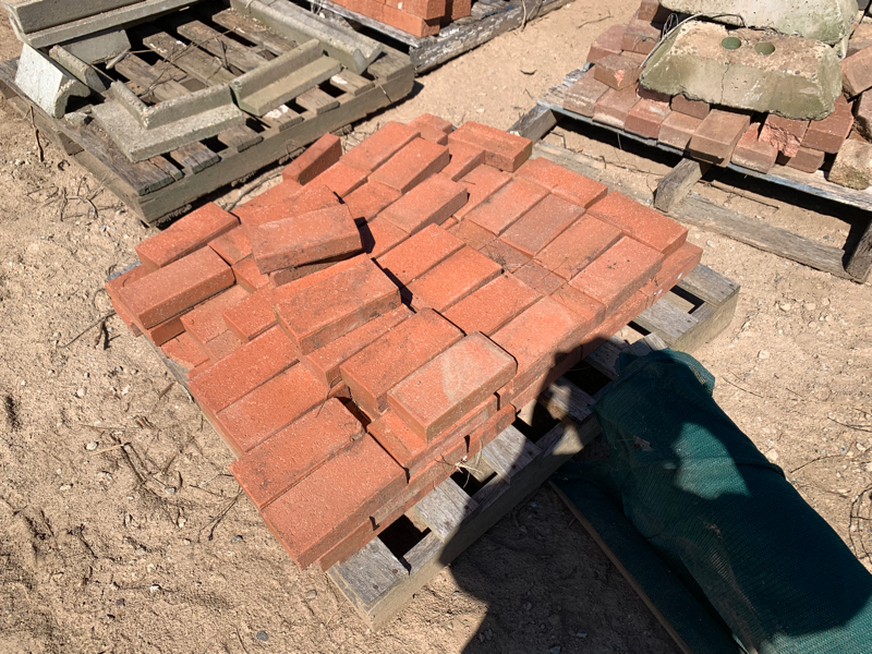 Lot 57 - QTY SMALL BRICKS | AuctionsPlus