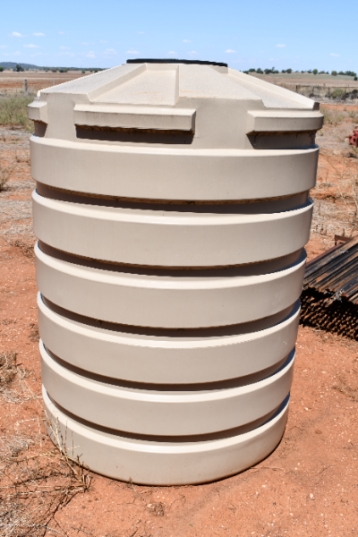 Lot 70 - Bushmans poly tank | AuctionsPlus