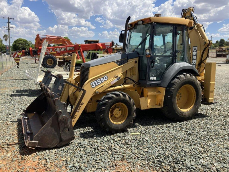 Lot 8 - John Deere 315SG Backhoe | AuctionsPlus