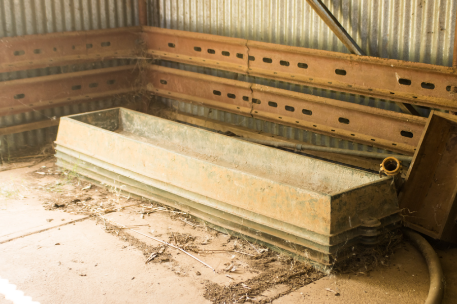 Lot 8 - 9x poly liquid feed troughs | AuctionsPlus