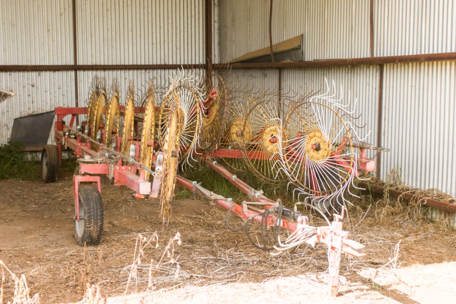 Lot 38 - Tonutti 12 wheel hay rake | AuctionsPlus