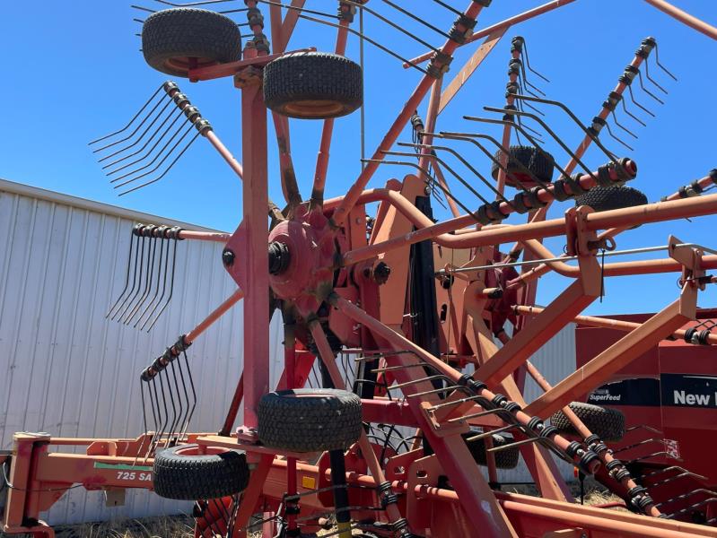 Lot 4 - Lely Hibiscus 725 SA Classic Rotary Rake | AuctionsPlus