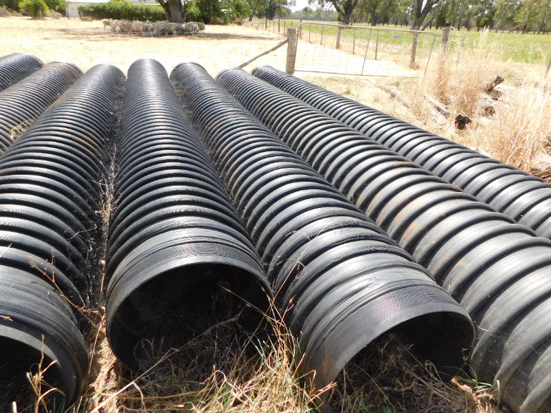 Lot 121 - BLACK BRUTE PIPE RIBBED | AuctionsPlus