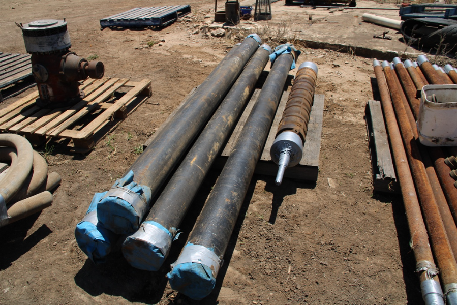 Lot 60 - 4x 3m 6' bore casing (includes 6' 7 stage turbine pump ...