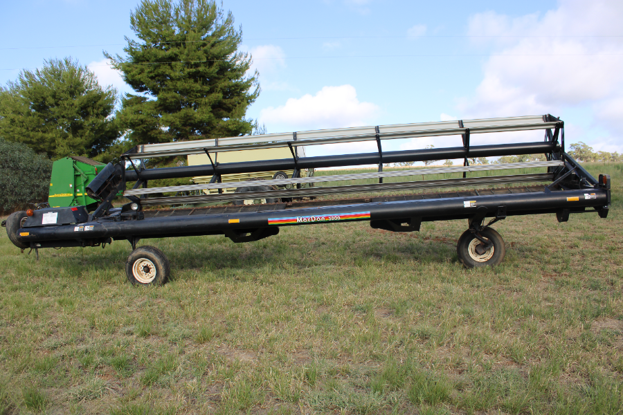 Lot 11 - Macdon 3000 Windrower | AuctionsPlus