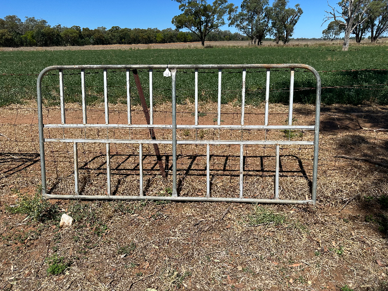 Lot 188 - Creep feeder gate | AuctionsPlus