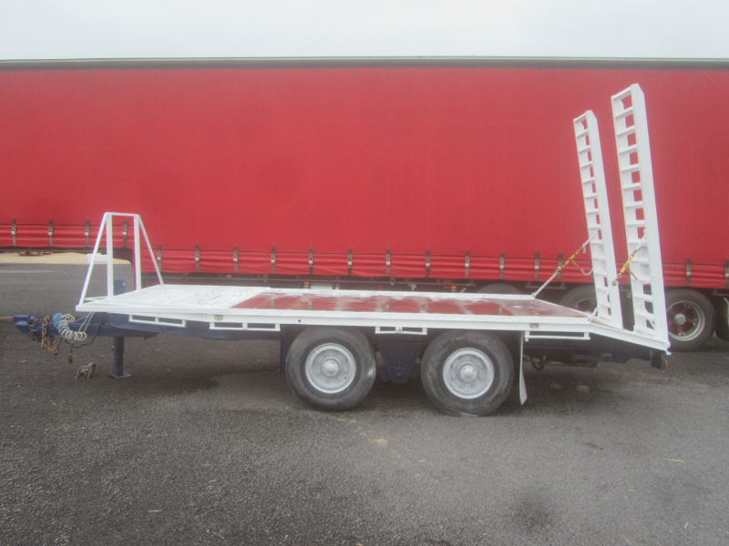 Lot 19 - HEAVY DUTY PIG TRAILER | AuctionsPlus