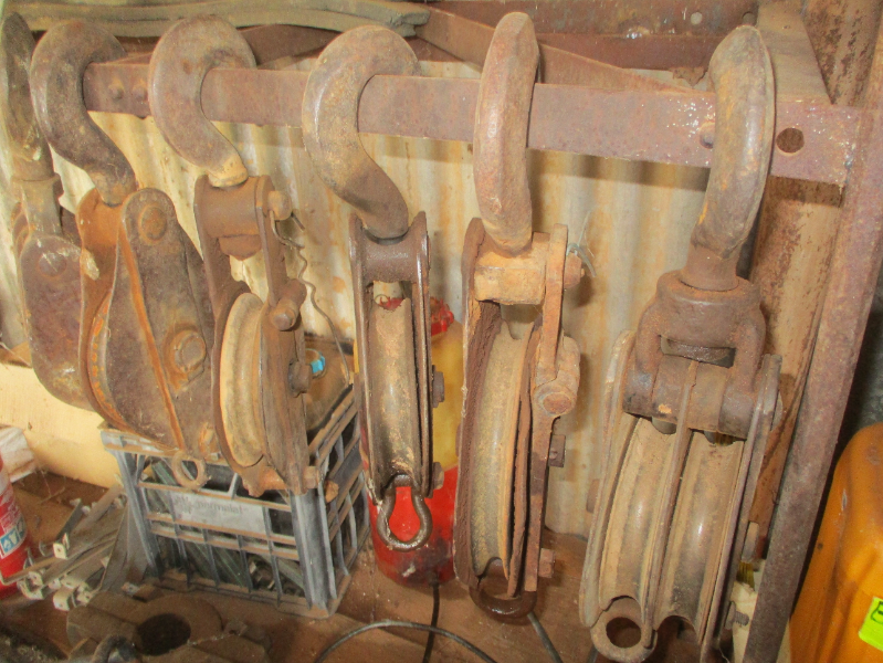 Lot 119 - BLOCK & TACKLES X 14 | AuctionsPlus