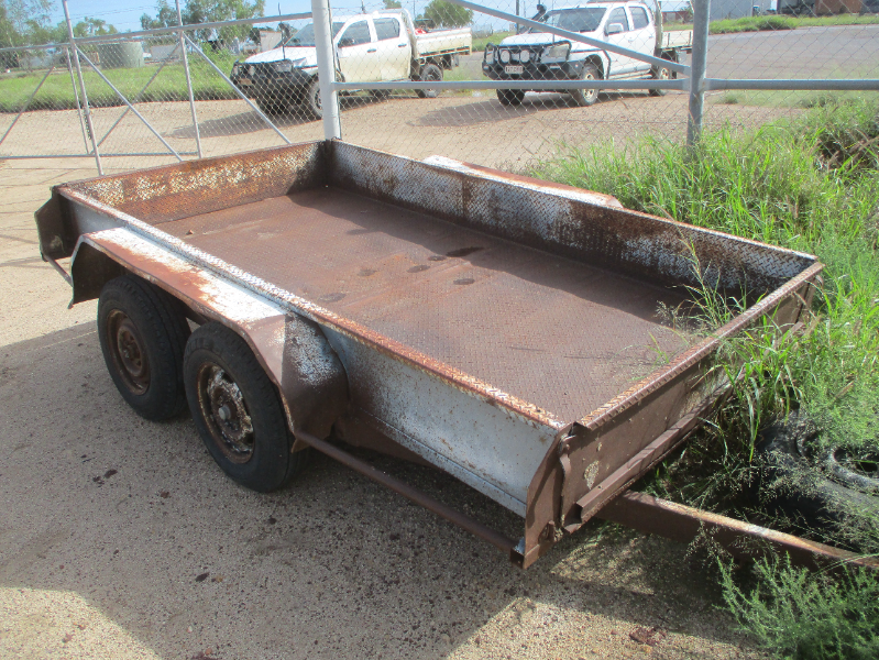 Lot 56 - DUEL AXEL TRAILER WITH STOCKCRATE | AuctionsPlus