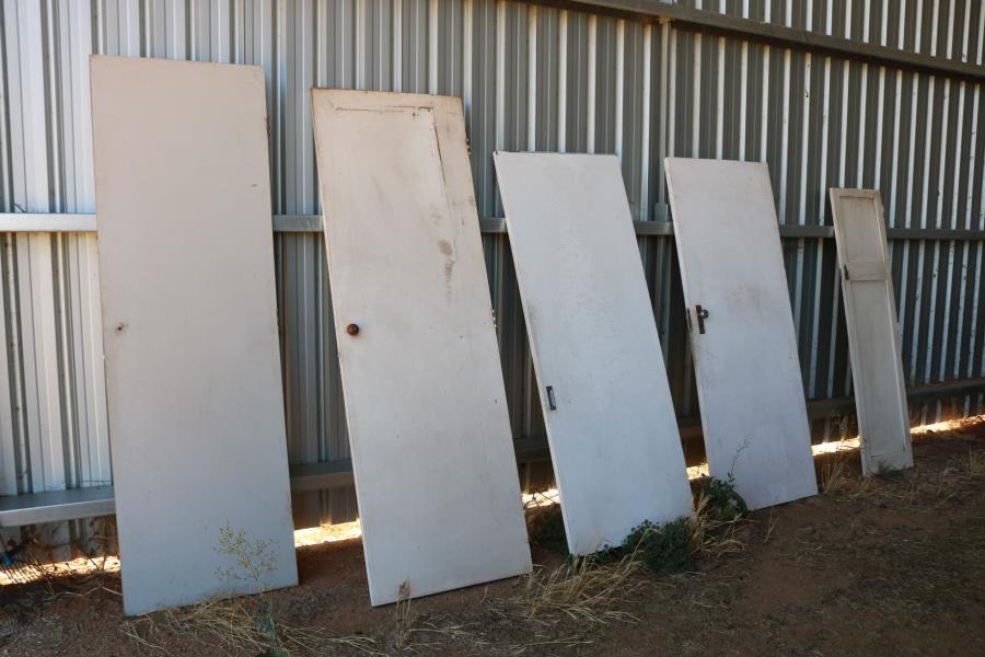 Lot 153 - DOORS X 5 | AuctionsPlus