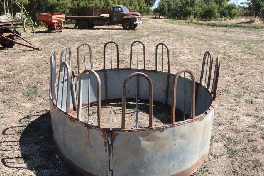 Lot 272 - HAY RING | AuctionsPlus