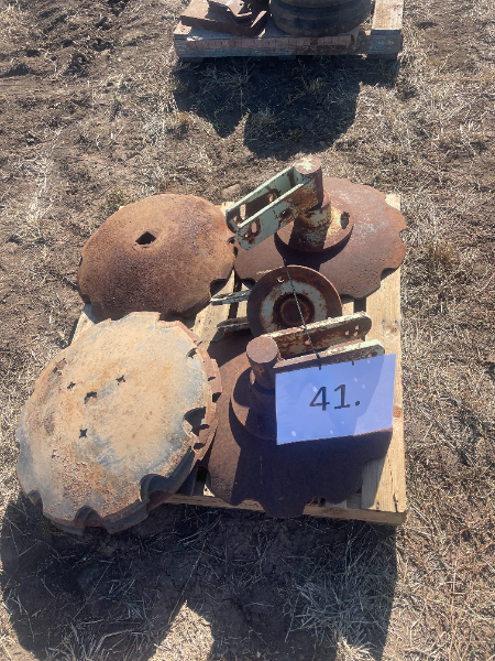 Lot 41 - Disc & Hangers | AuctionsPlus