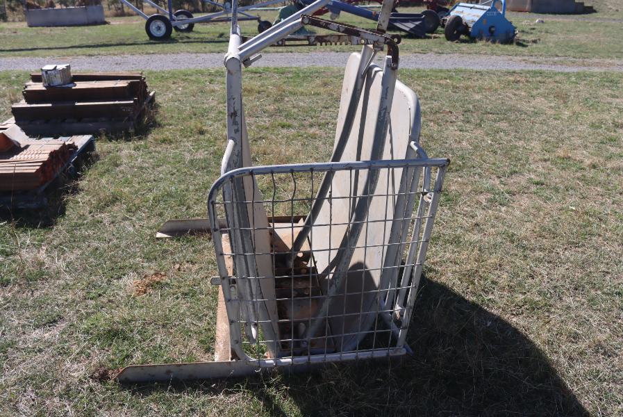 Lot 200 - Calf cradle | AuctionsPlus