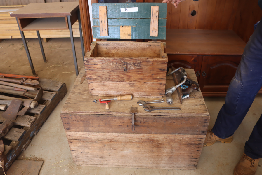 Lot 218 - Assorted tools & chest | AuctionsPlus