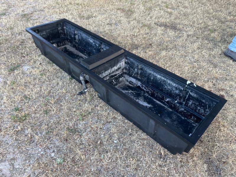 Lot 50 - POLLY TROUGH 2 SECTIONS | AuctionsPlus