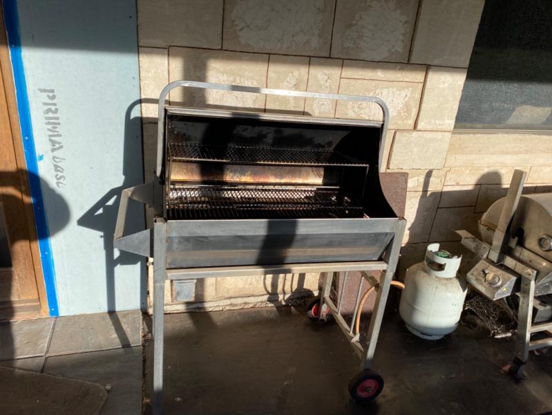 Lot 52 - HEATLIE ROASTER OVEN | AuctionsPlus