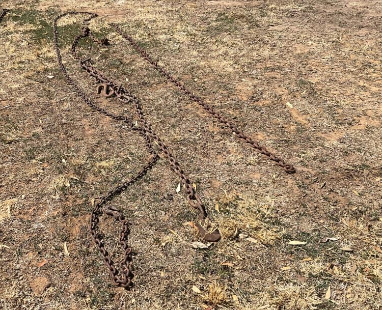 Lot 91 - Drag Chains | AuctionsPlus