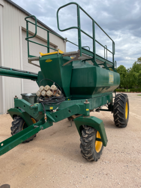 Lot 25 - Simplicity TQ2 4500L Air Seeder Cart | AuctionsPlus