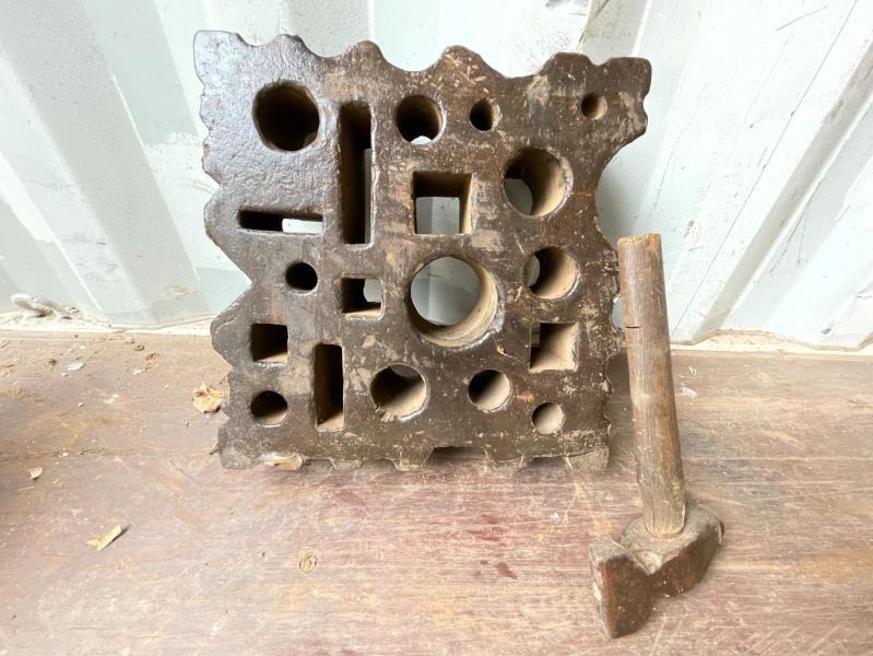 Lot 51 - Blacksmith Swage Block & Hammer | AuctionsPlus