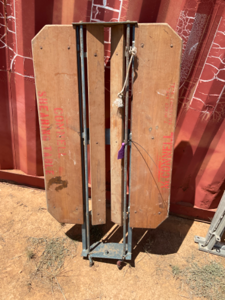 Lot 132 - Shearing Table | AuctionsPlus