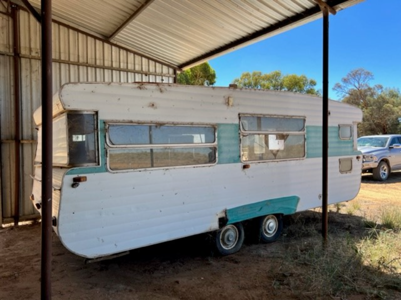 37 - Caravan | AuctionsPlus