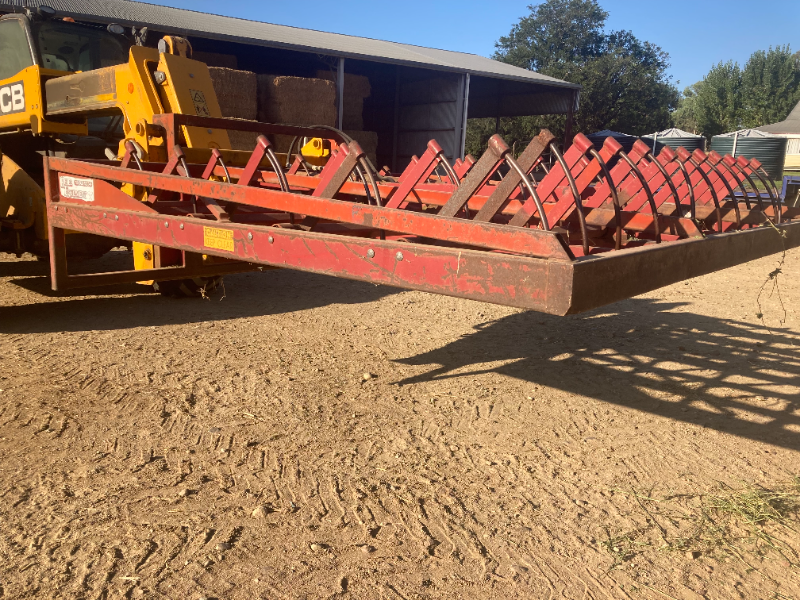 Lot 31 - HAY GRAB | AuctionsPlus